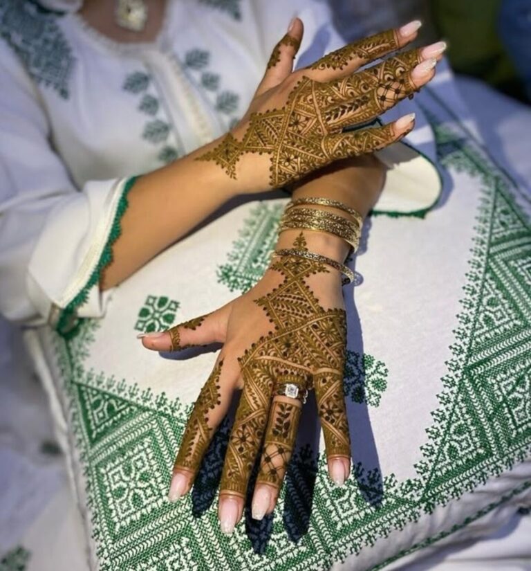 Moroccan Henna: The Art of Colors and Traditional Designs