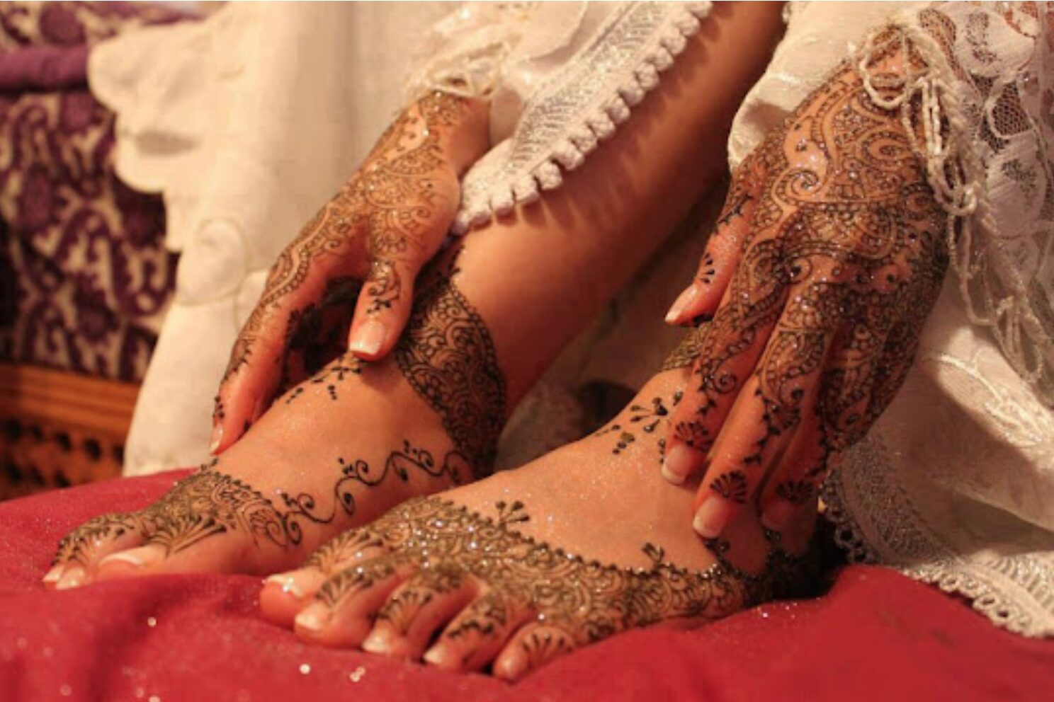 Moroccan Henna: The Art of Colors and Traditional Designs